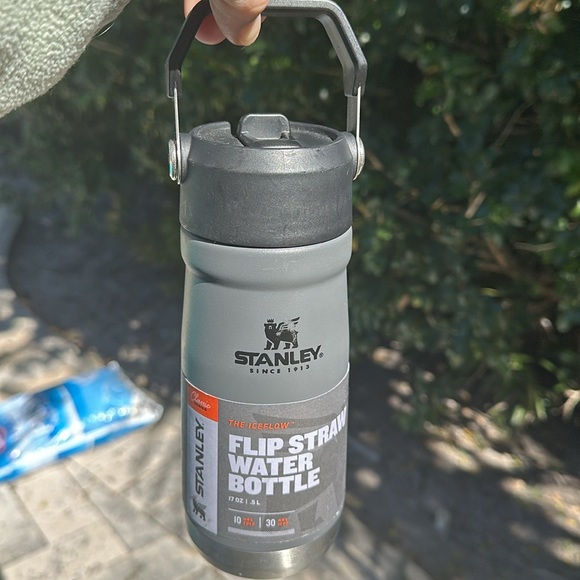 Stanley | Dining | Stanley Nwt The Iceflow Flip Straw Water Bottle 7 Oz ...